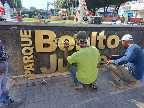 REPARAN LAS LETRAS DEL PARQUE JUÁREZ - Crónica de Tierra Blanca