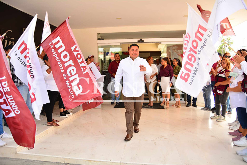 Lalo Inaugura Su Casa De Campaña Crónica De Tierra Blanca