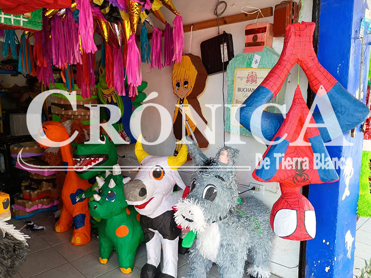 LISTAS LAS PIÑATAS PARA ESTAS POSADAS - Crónica de Tierra Blanca